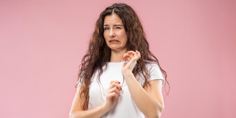 ¿Por qué tengo sabor amargo en la boca? Causas, síntomas y qué hacer ...